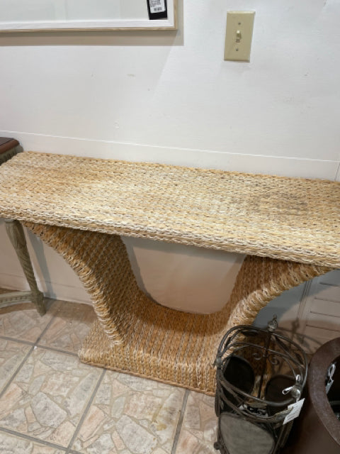 CONSOLE/ ENTRY TABLE ROPE BRAIDED SEAGRASS – Consign & Design